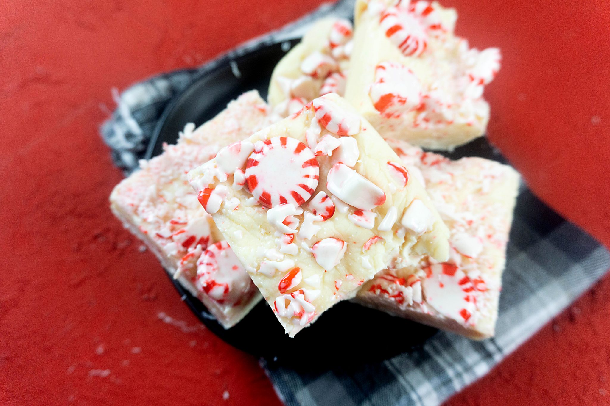 Peppermint Candy Fudge - Christmas Crafts And Recipes