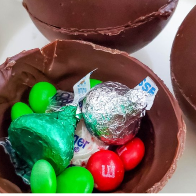 DIY Breakable Chocolate Ball with Candy Inside (With Video) - Christmas ...